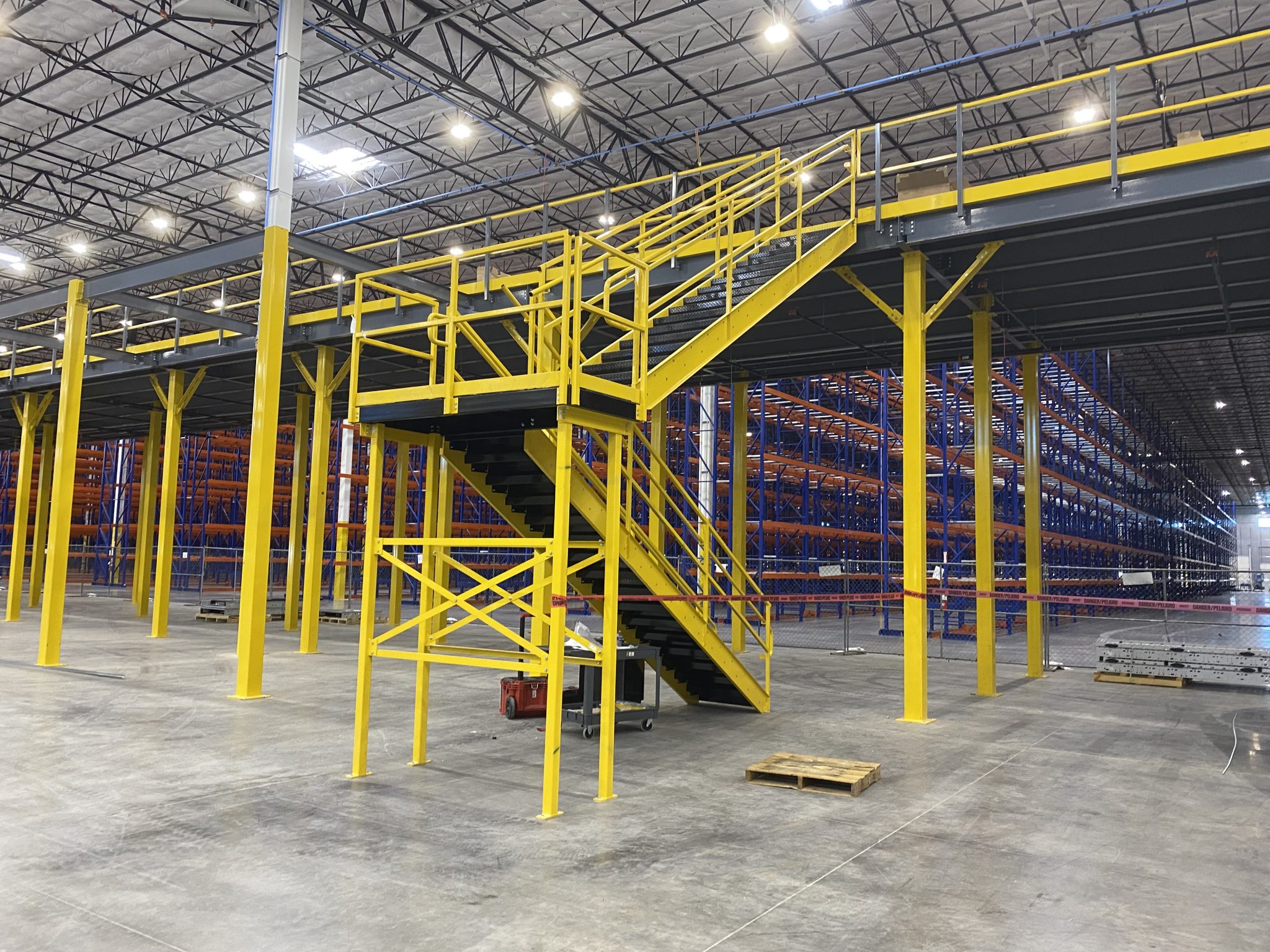 A Look at ANSI MH32.1: Standards for Elevated Work Surfaces